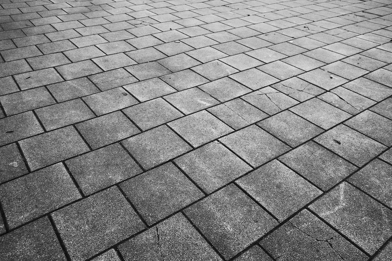 How to Prevent Paver Shifting and Maintain a Level Surface - 2H Rescreening